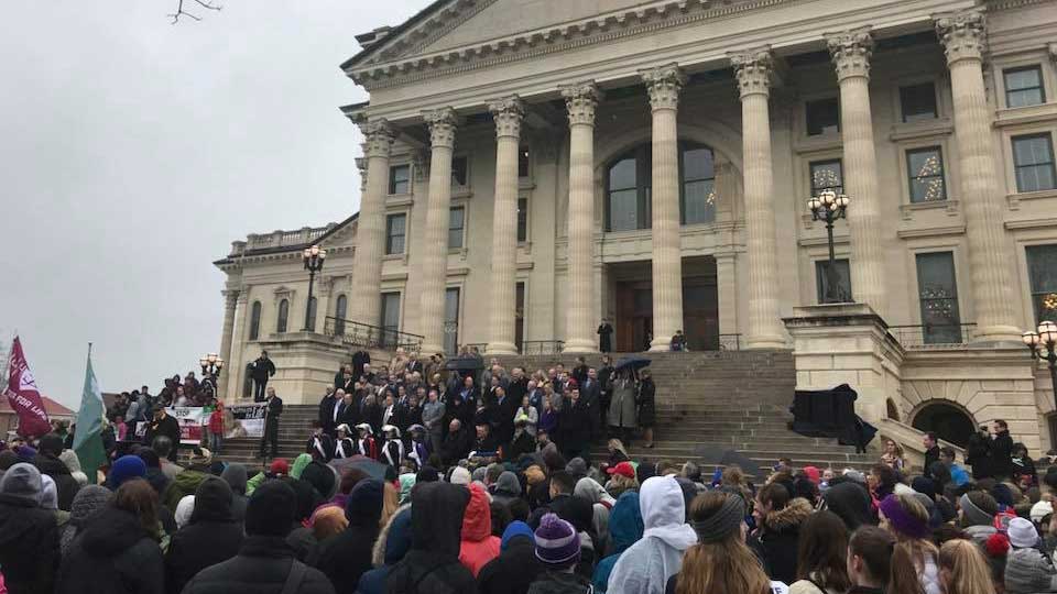 17 Roses for 17,000 Lives - Kansas Family Voice